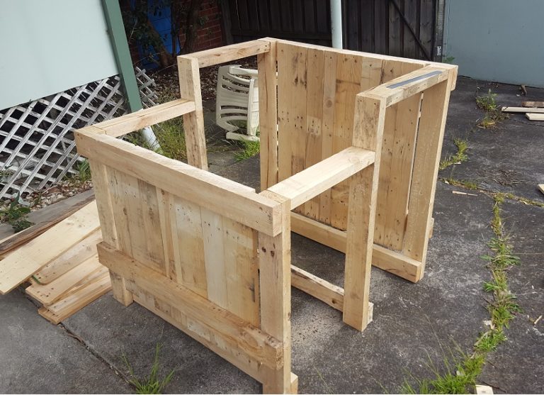 $20 DIY Aquaponic Fish Tank from Recycled Pallets - Practical ...