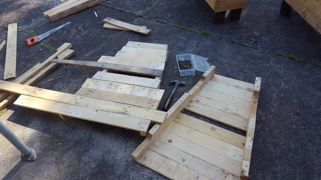 $8 DIY Compost bin prototype using recycled pallets - Practical ...