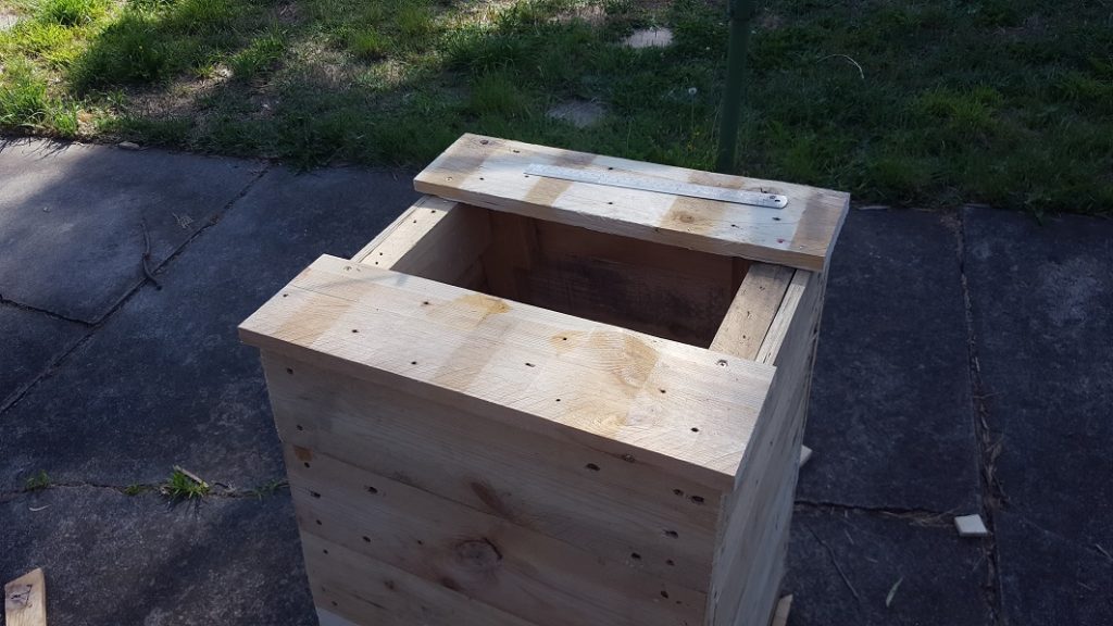 $8 DIY Compost bin prototype using recycled pallets - Practical ...