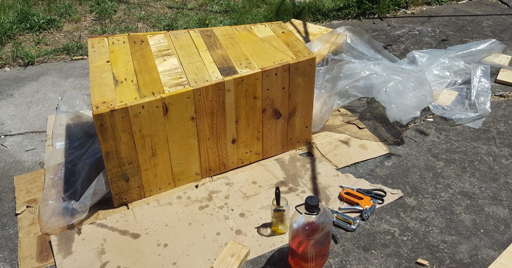 $8 DIY Compost bin prototype using recycled pallets - Practical ...